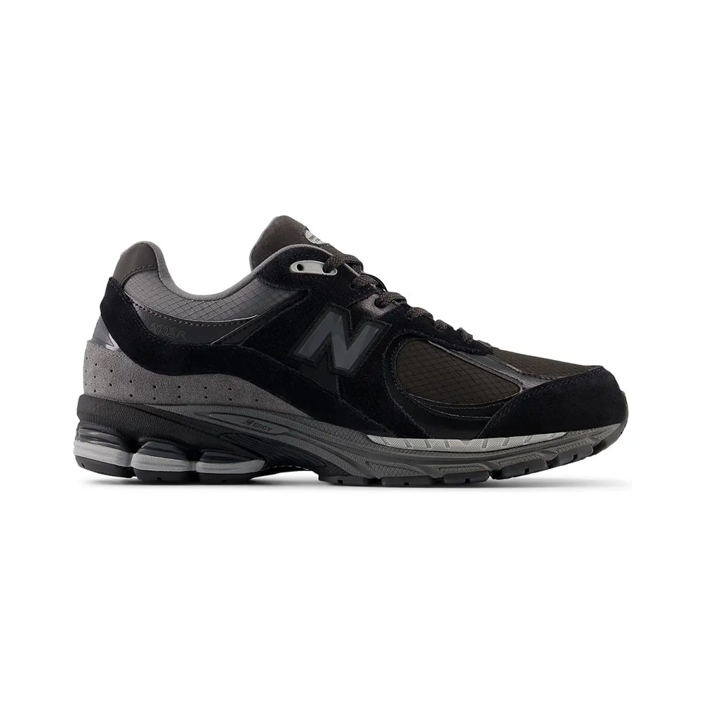 New Balance 2002R Running Sneakers Ripstop Black Men – voilà.id